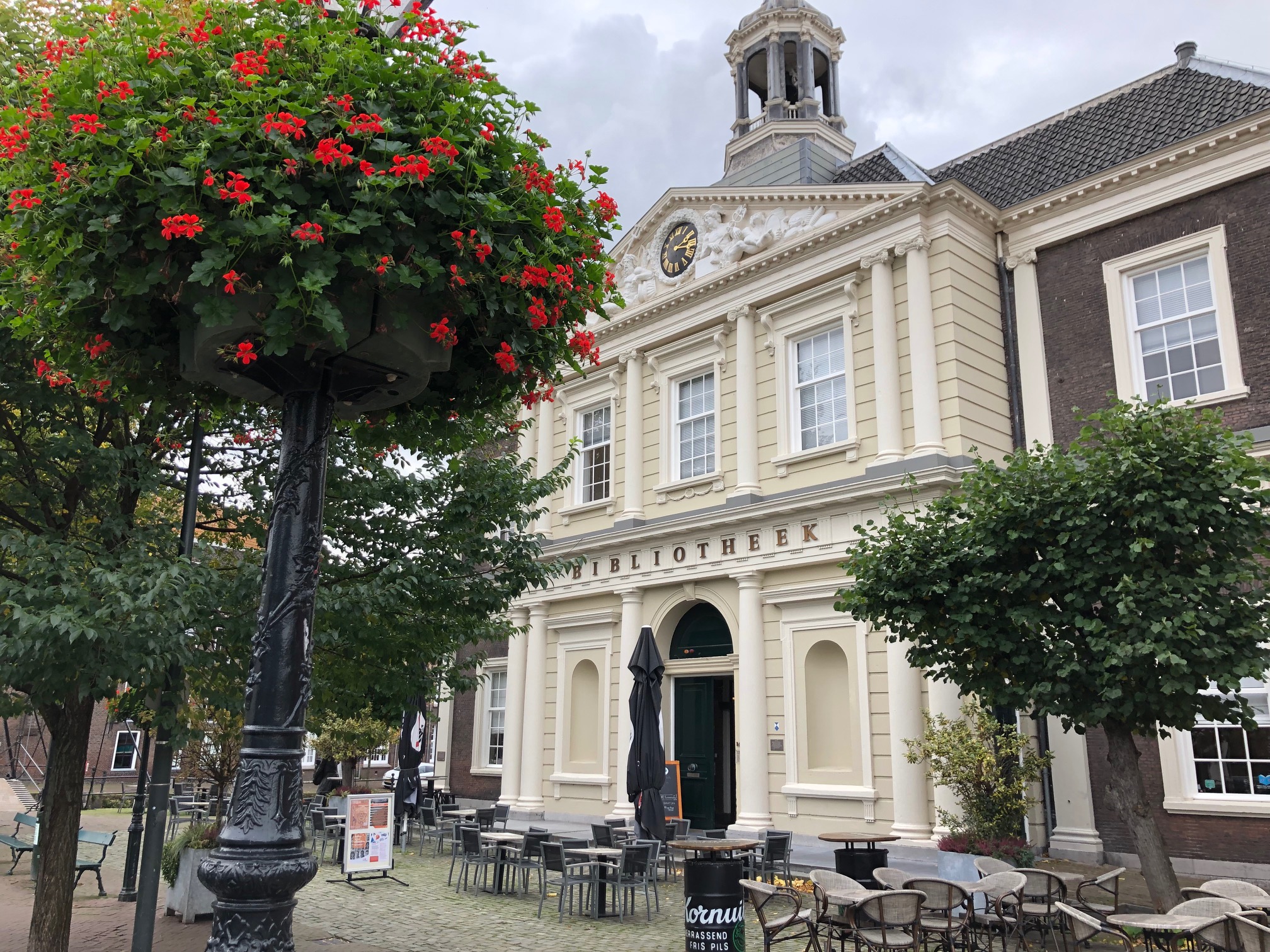 De Bibliotheek Schiedam – de Korenbeurs | Informatiepunt